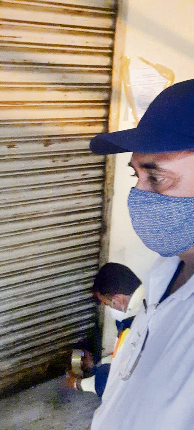 यशवंत रोड सहित कई क्षेत्रों में दुकानों की तालाबंदी - Agniban