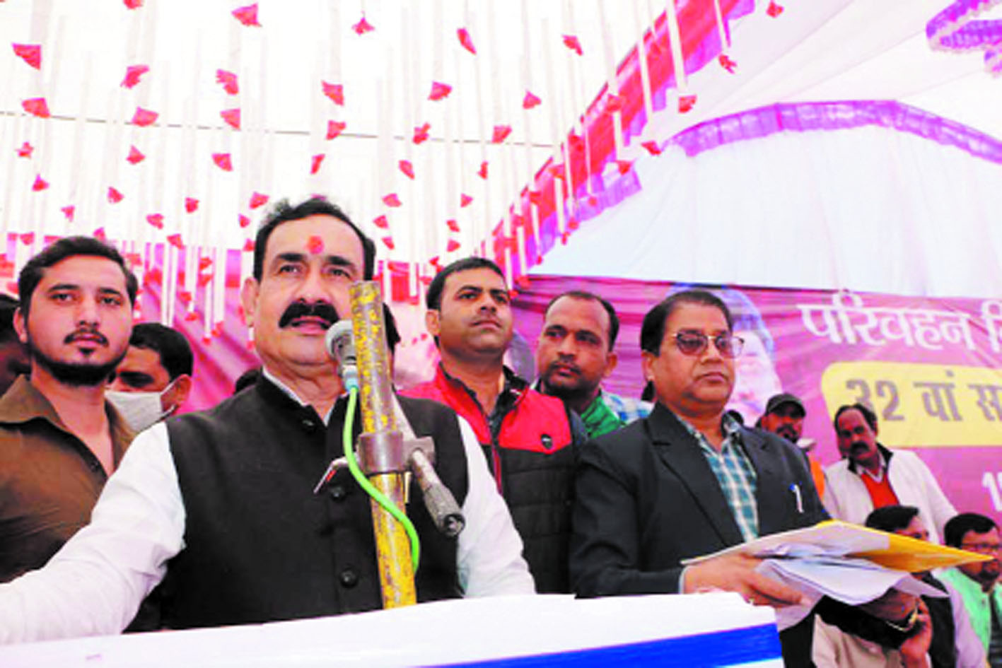 वाहन चलाते वक्त सतर्कता एवं सावधानी बरतें - Agniban