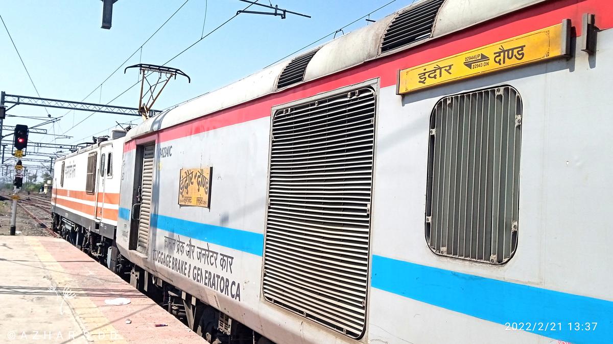 Water, linen and napkins were dripping in the second AC of Dond Express ...