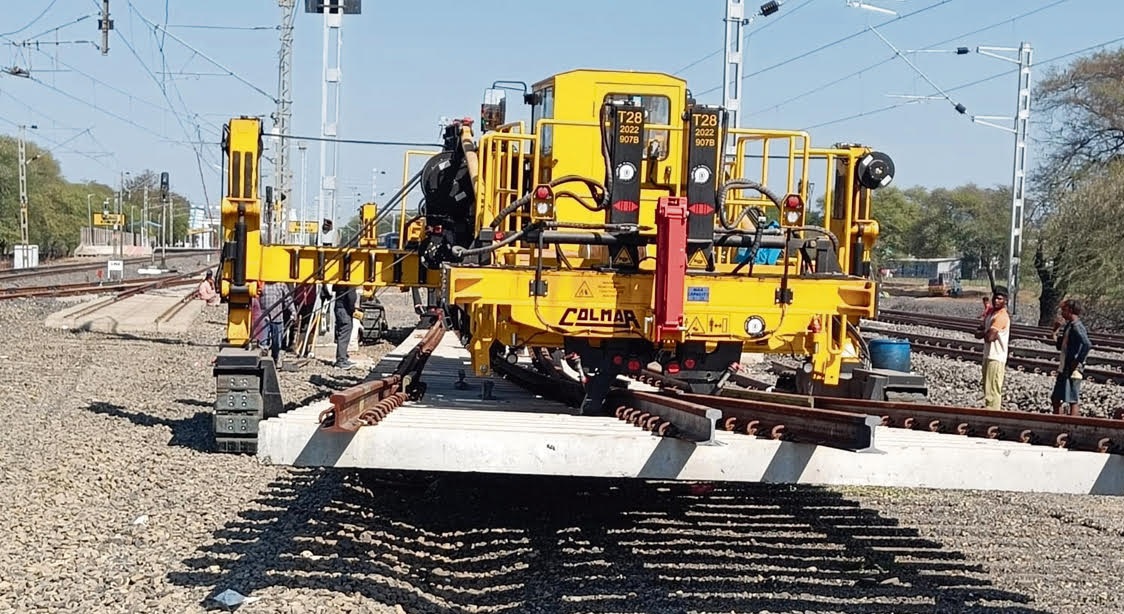 Now Indore Veer Bhoomi Express run fast rack | अब फास्ट रैक से दौड़ेगी ...