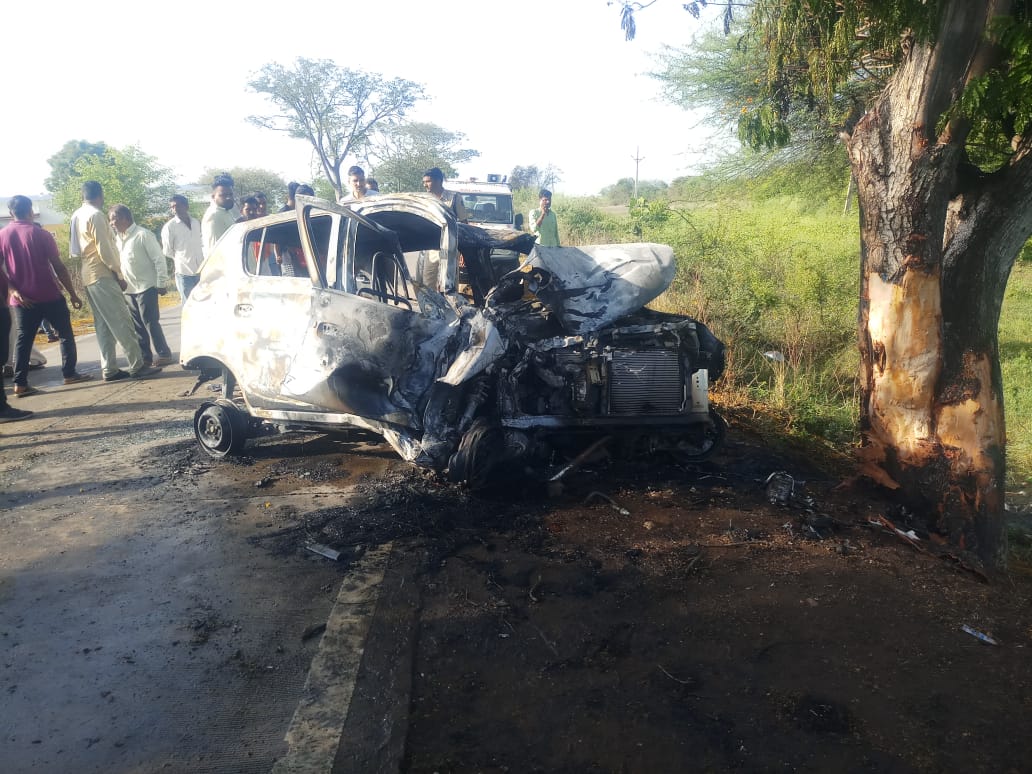 Tragic accident in MP: Car collided with tree 4 people including two ...