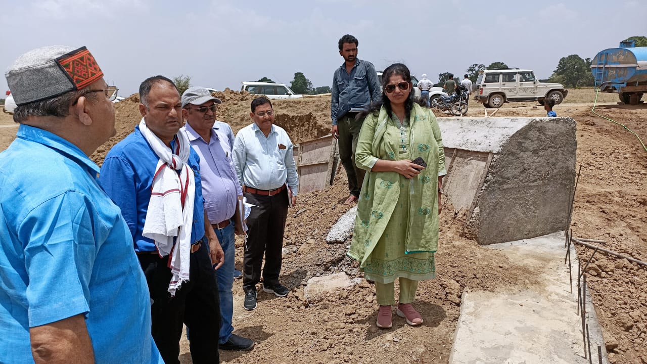 Rewa Collector did site inspection works Bahuti Canal Naigarhi Micro ...