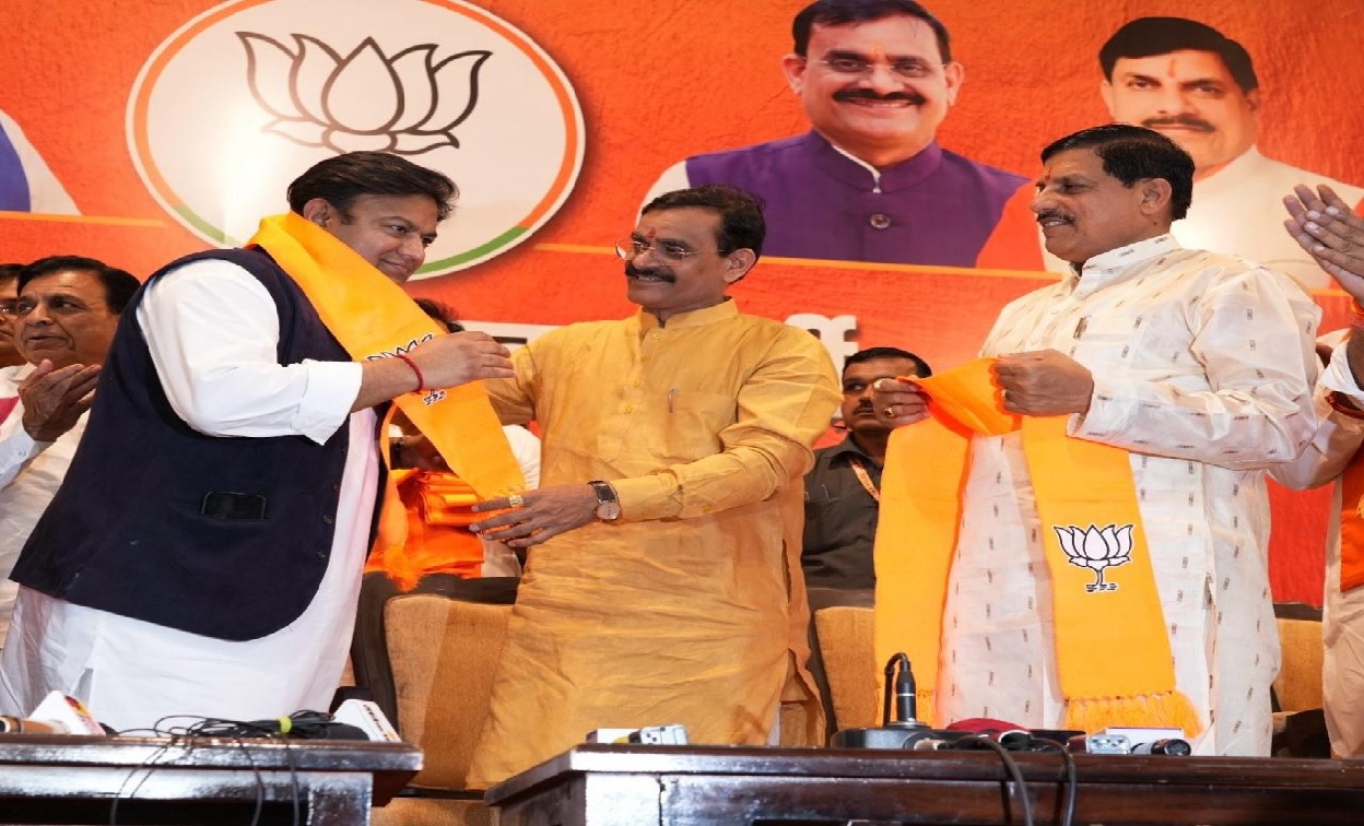 Indore senior Congress leader Swapnil Kothari joins BJP | इंदौर कांग्रेस के वरिष्ठ नेता स्वप्निल ...
