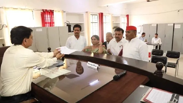 Nomination Meera Yadav contesting against VD Sharma from Khajuraho ... Nomination Meera Yadav contesting against VD Sharma from Khajuraho ...