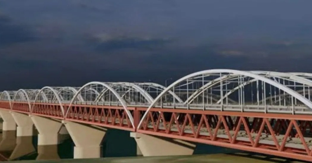 Country largest rail-road bridge built Banaras Center approved ...